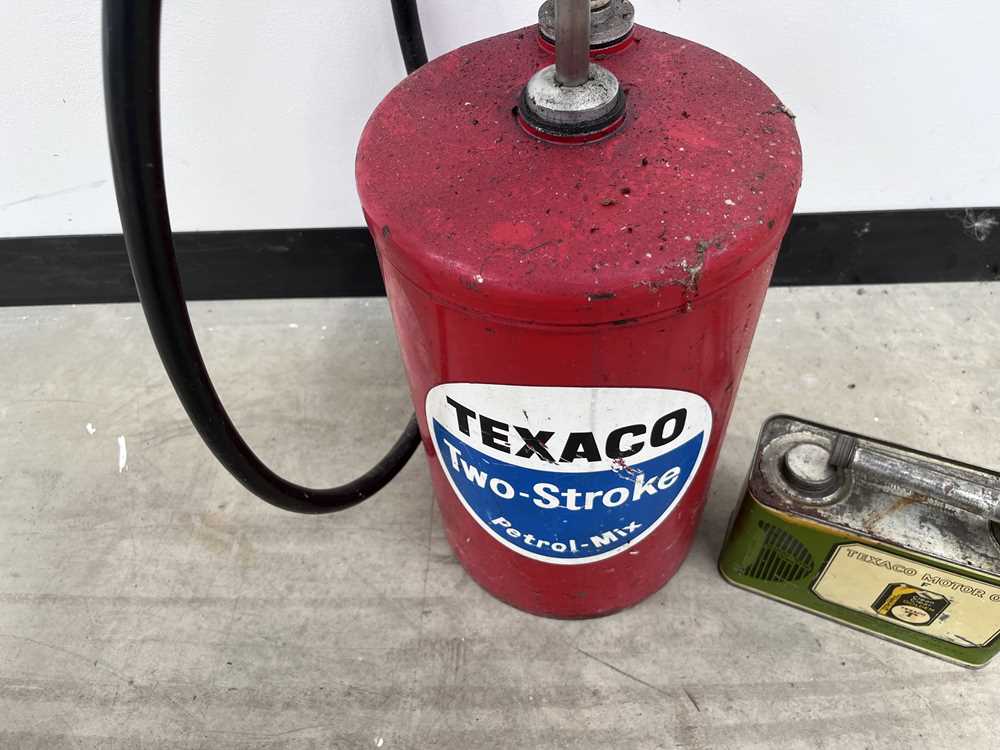 Texaco oil dispensor and oil can